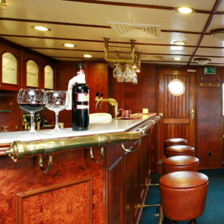 MS Hansa Bar